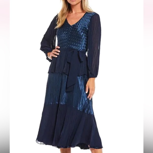 Komarov | Dresses | Nwt Komarov Long Balloon Sleeve Vneck Charmeuse ...